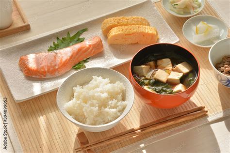 Poster 和朝食 鮭の塩焼き 豆腐の味噌汁 Wall Art Ukposters