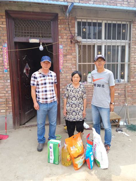 体育教学部党支部和思政部党支部赴濮阳县刘闵城村慰问困难群众 安阳工学院