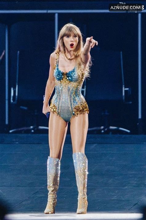 Taylor Swift Flaunts Her Sexy Legs At Us Bank Stadium In Minneapolis