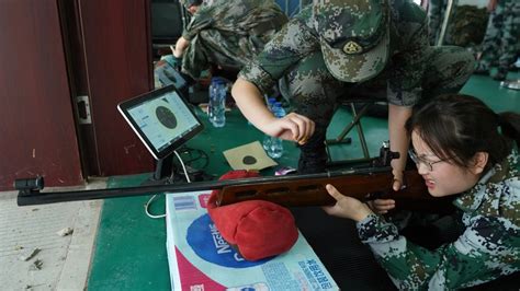 站军姿，射击打靶这是复旦ers的军训