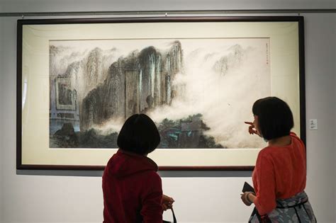 视频赏山水画精品陈金章捐赠美术作品展预展正在广州市文化馆展出