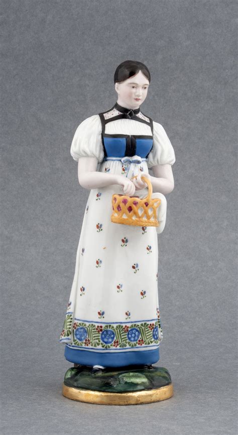 Скульптура «Девушка с корзиной ягод или «Бернка Россия Аукционы Аукционный дом «Литфонд