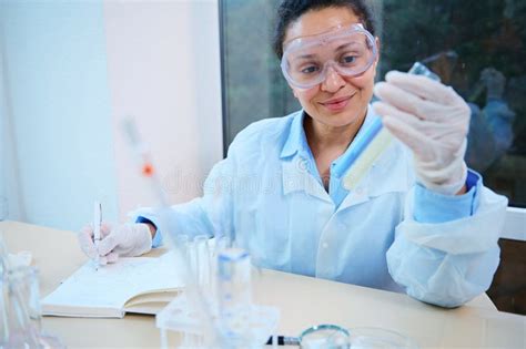 Multi Ethnic Woman Lab Technician Scientist Testing The Chemical Experiment In Hospital