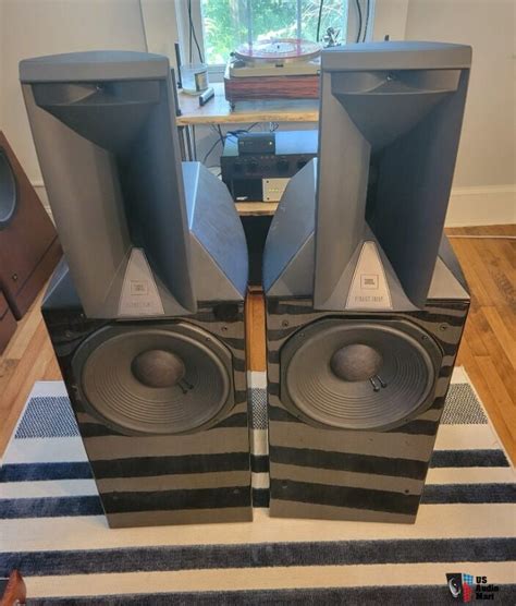Jbl Synthesis Array Speakers Photo Us Audio Mart