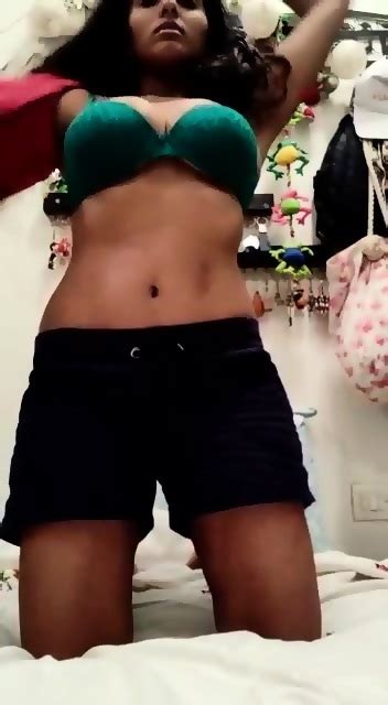 Sexy Figured Desi Babe Ki Fully Naked Show