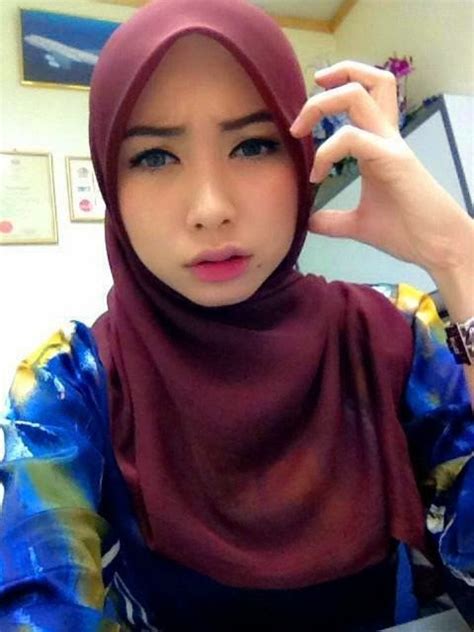 Skodeng Sikit Awek Bertudung Yang Sangat Comel Dan Seksi Oh Awan