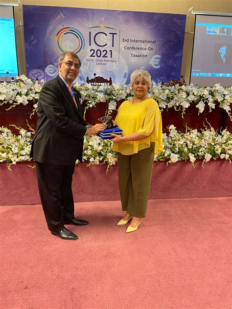 Ashfaq Tola On Linkedin Receiving Memento From Madam Iram Adnan Dg Training Fbr Today As Guest