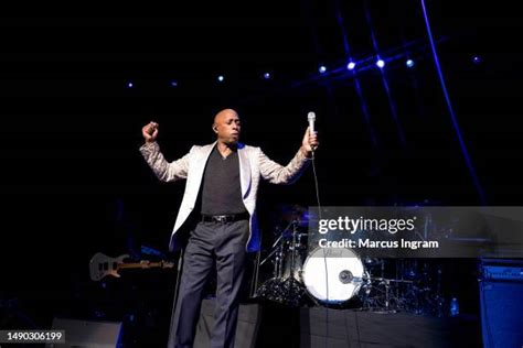Jeffrey Osborne In Concert Photos And Premium High Res Pictures Getty