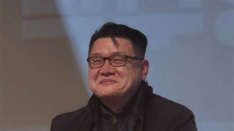양우석 감독 탄핵 가결에 눈물 쏟은 할아버지 BBC 뉴스 보며 오열