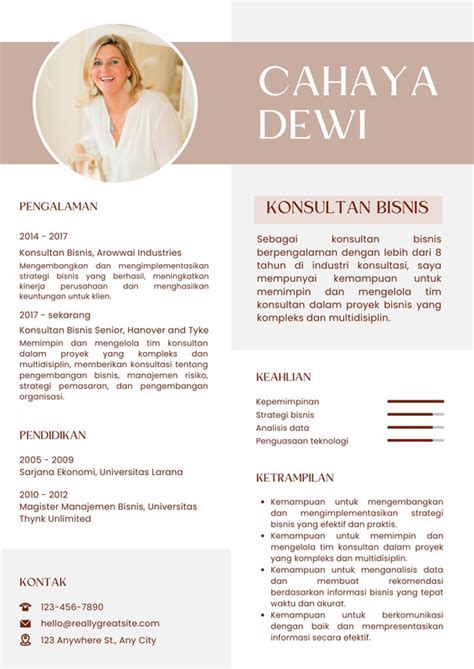 Halaman 2 Gratis Contoh Resume Cv Kreatif Canva