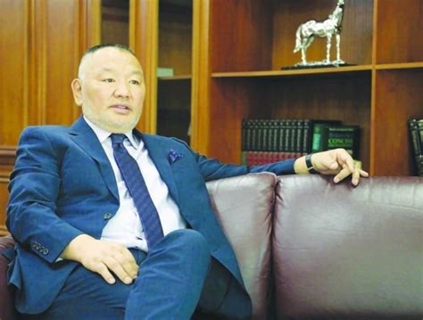 Сахал Д Эрдэнэбилэг Худалдаа Хөгжлийн Банк Улаанбаатар хотын банкаа нэгтгэлээ · Dorgio Mn