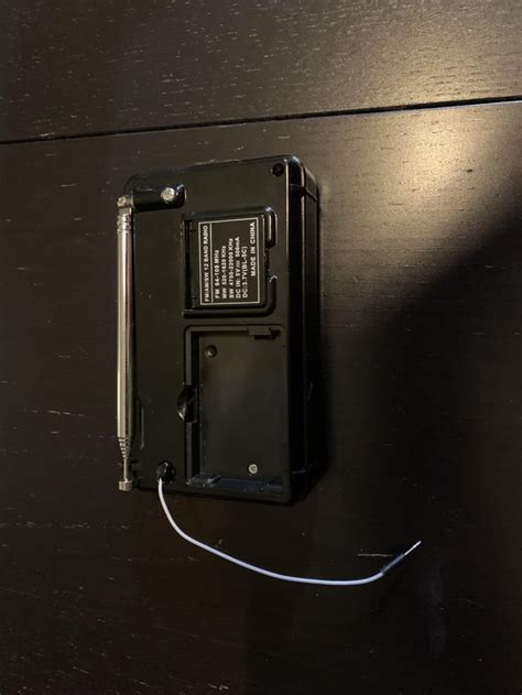 Adding An Rf Ground Connection To A Cheap Chinese Radio With No Antenna