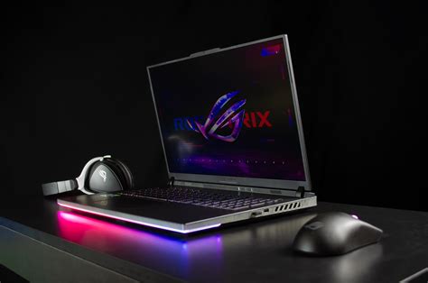 Hands On The Rog Strix Scar Gaming Laptop Packs A Big Screen In A Nimble Chassis