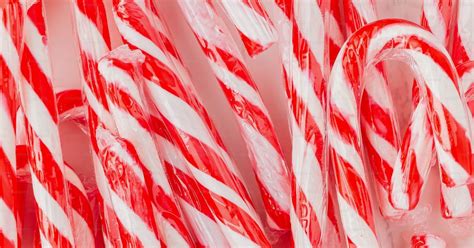 빨간색과 흰색 줄무늬 직물 사진 Unsplash의 크리스마스 이미지