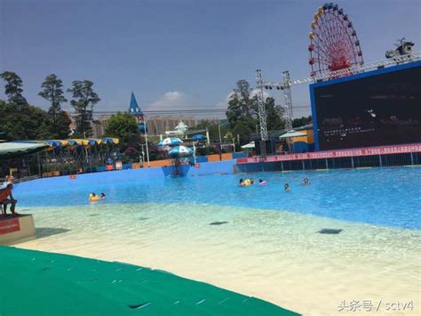 成都5歲男童被媽帶進女更衣室 泳池邊的尷尬如何解決？ 每日頭條