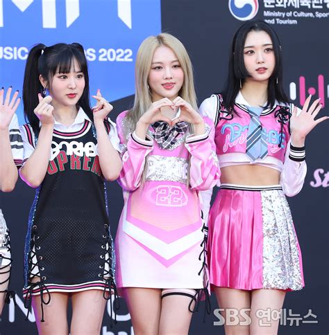 E포토 트라이비 탄산수처럼 톡 쏘는 매력