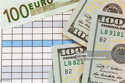 비즈니스 및 금융 미국 달러와 유로 지폐 동전입니다 돈입니다 통화입니다 현금입니다 돈과 배경입니다 0명에 대한 스톡 사진 및 기타 이미지 Istock