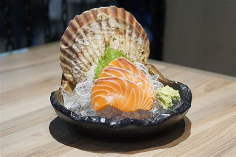 원시 신선한 연어의 슬라이스 라고도 사시 미와 사비와 함께 얼음에 0명에 대한 스톡 사진 및 기타 이미지 0명 건강한 생활방식 건강한 식생활 Istock