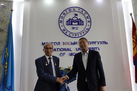 МУИС ийн удирдлага хамт олон төрийн дээд цол одонгоор шагнуулсан… Монгол Улсын Их Сургууль