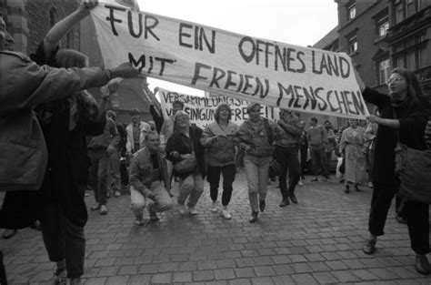 Friedensgebete Und Montagsdemonstrationen Jugendopposition In Der Ddr