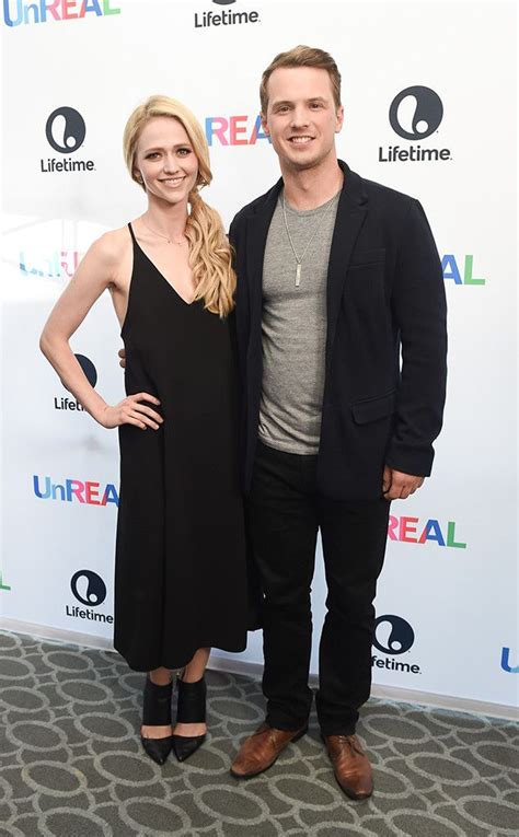 Unreal Stars Freddie Stroma And Johanna Braddy Are Married E Online