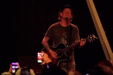 Watch Corey Taylor Perform Acoustic Version Of Slipknots ‘snuff