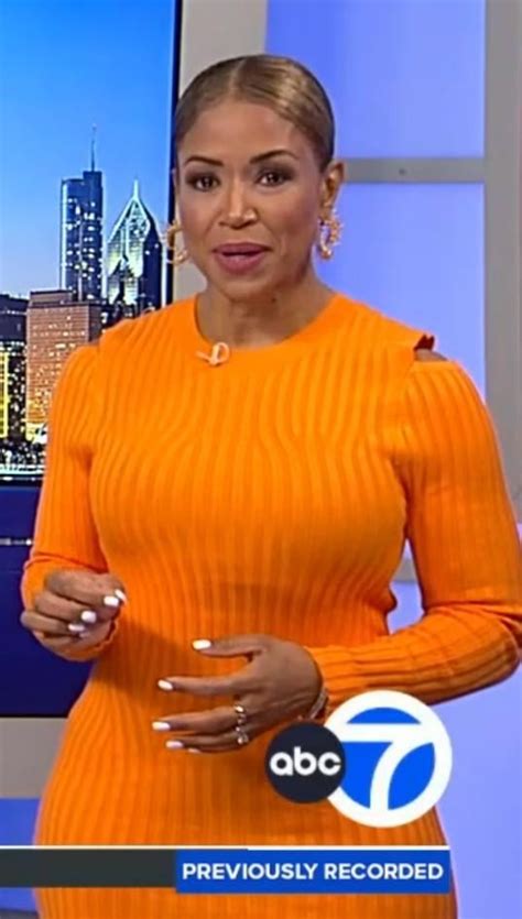 Val Warner Rcurvynewswomen