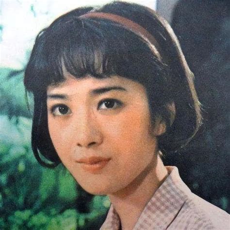 龚雪真是美了一辈子，年轻时俏丽有气质，年老后依然优雅又大方 知乎
