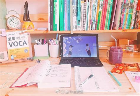 超好看的宿舍书桌装饰~给自己安排一个~书桌宿舍新浪新闻