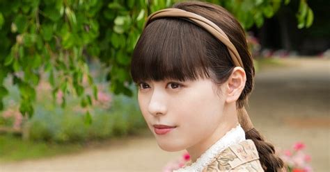 福原遥、新ドラマ『マル秘の密子さん』撮影開始 謎めいた微笑みを浮かべる：マピオンニュース