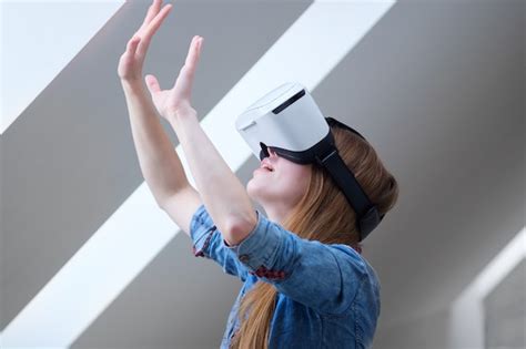 Premium Photo Redhead Girl With Virtual Reality Glasses