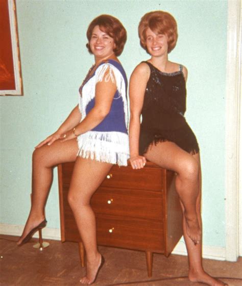 40 Vintage Snapshots That Show What Women Looked Like In The 1960s