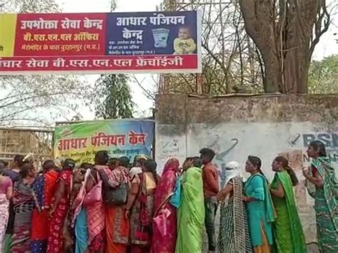 Aadhaar Centers Are Crowded Since 7 Am Elderly Women Are Also Reaching