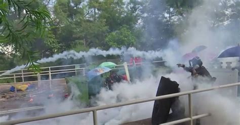 학생도 홍콩사태 동참 최루탄 발사에 캠퍼스 아닌 전쟁터