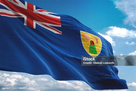 터크스 케이커스 제도 깃발 흔들며 흐린 하늘 배경 기에 대한 스톡 사진 및 기타 이미지 기 터크스 앤드 케이커스 제도 0명 Istock