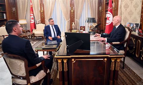 لقاء رئيس الجمهورية قيس سعيد مع وزير الداخلية والمدير العام للأمن