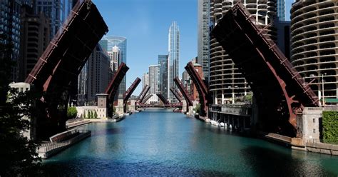 Во Чикаго најавен полициски час по немирите и грабежите Независен Весник