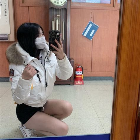 Instagram의 공민정님 피드 맞추기” 교복 스타일 일일 운동 계획 사진