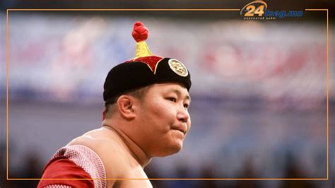 Дархан аварга Н Батсуурь хоёр давлаа