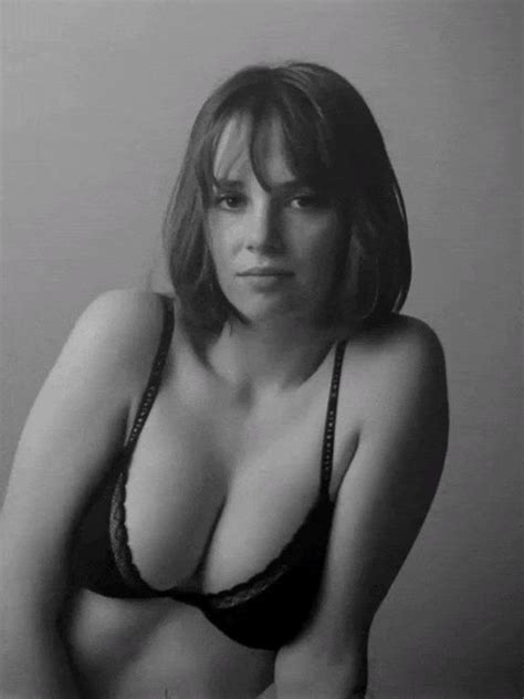 Another Of Maya Hawke Daughter Of Uma Thurman Scrolller