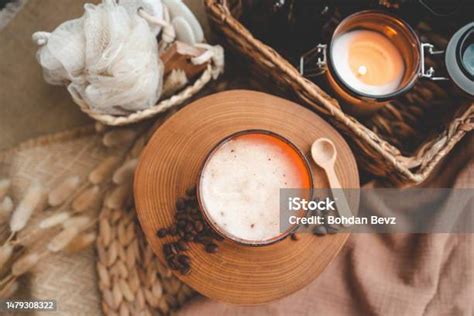 화장품 관리 제품 스타일링 및 스파 관리를 위한 가정용 화장품 상위 뷰 각질제거에 대한 스톡 사진 및 기타 이미지 각질제거 갈색 개념 Istock