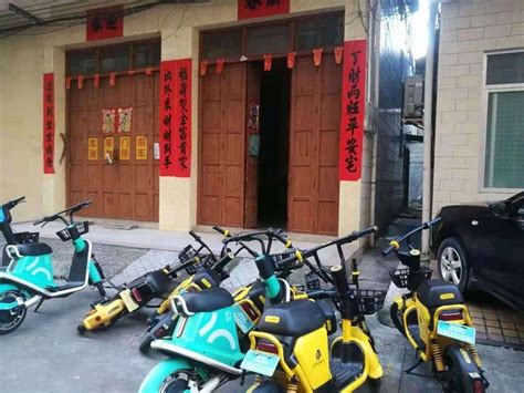 信宜城南一居民非常愤怒：家门口让共享单车堵了，寸步难行！文明