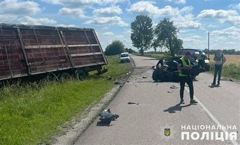 На Львівщині вантажівка зіткнулася з «Ладою загинув чоловік ФОТО Новини