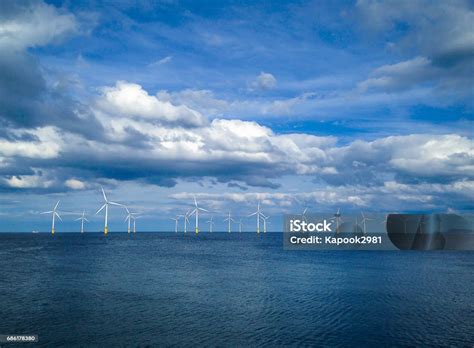 영국 연안에서 건설 중인 풍력 발전 단지의 해상 풍력 터빈 바다에 대한 스톡 사진 및 기타 이미지 바다 풍력발전기 해양구조물 Istock