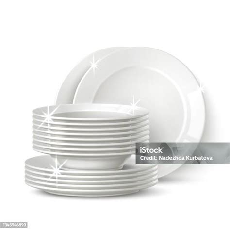 현실적인 흰색 플레이트 스택 깨끗한 빛나는 조리기구 도자기 식기 씻은 그릇 더미 고립 된 식사 세라믹 개체 빛 반사가있는 빈 그릇 벡터 기구 개념 더미에 대한 스톡 벡터