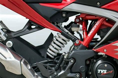 Dihentikan Tvs Apache Rr 310 Fitur Dan Spesifikasi Oto