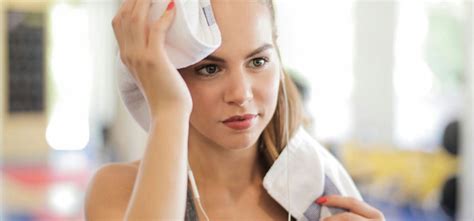 Should You Use An Spf Powder Instead Of Lotion Gothamista