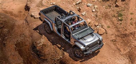The 2024 Jeep Gladiator Is Finally Getting A New Face