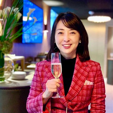 牛窪万里子さんのインスタグラム写真 牛窪万里子instagram「ファッション誌「ヴァンサンカン25ans 」の企画 「エレ女の妄想旅