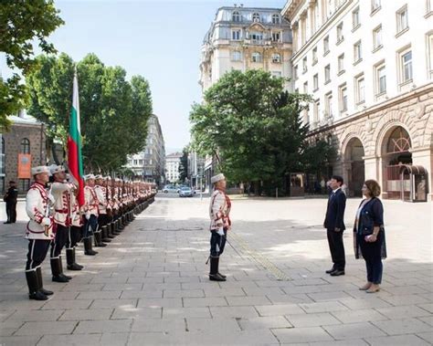 이호식 대사는 2021 7 28 수 불가리아 Rumen Radev 대통령에게 신임장을 제정하였습니다 이 대사는 신임장 제정 후 Rumen Radev 대통령과 한